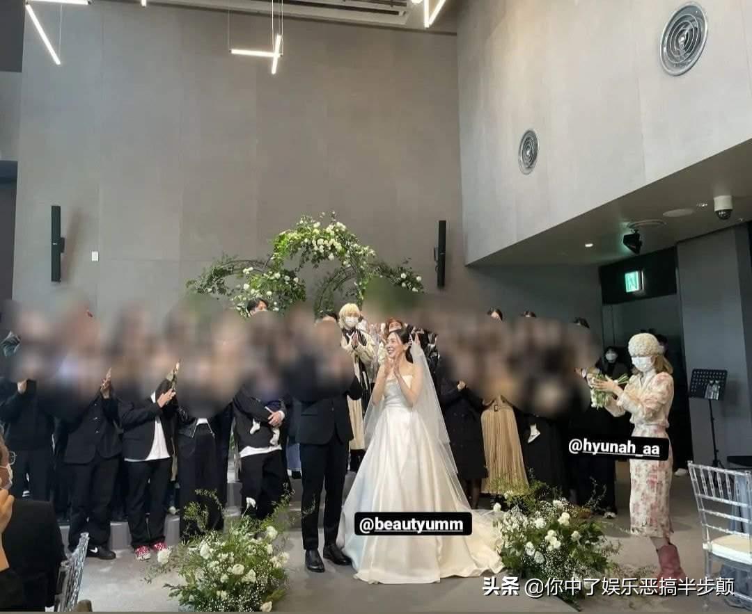 Hyuna is getting married?A man picks up the bridal bouquet while his ...