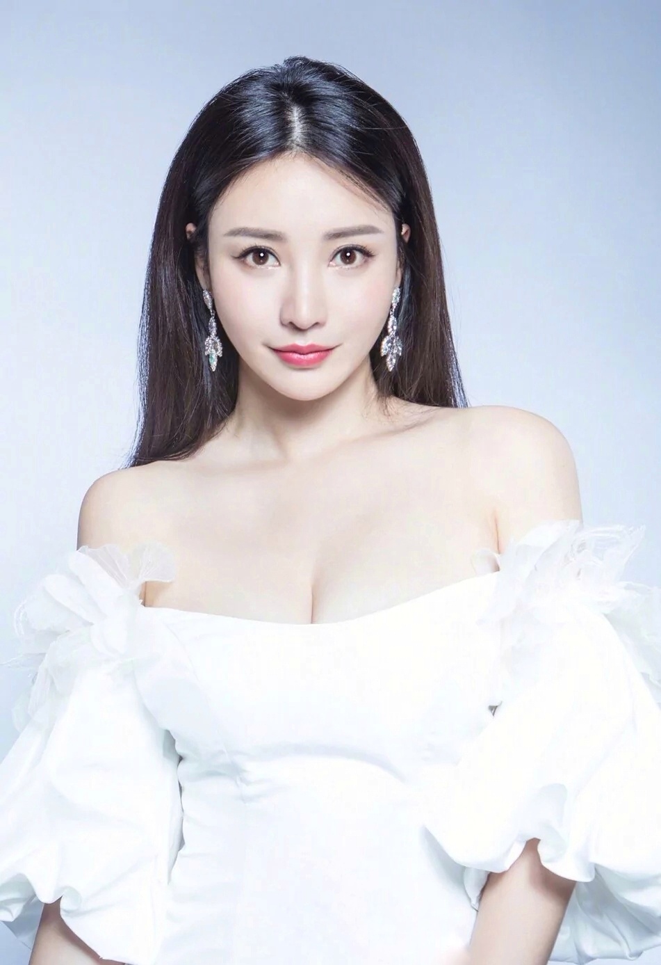 Group Liu Yan's exquisite photo album: The ever-changing house goddess, do you like her? - iMedia