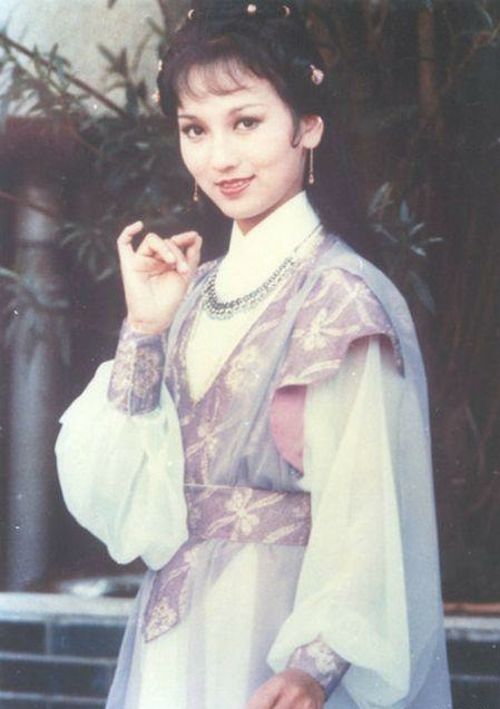 Pretty as the peach of three springs, Qingsu as the chrysanthemum of ...