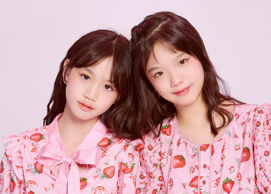 Zhong Liti took her child to take a photo. The second daughter's ...