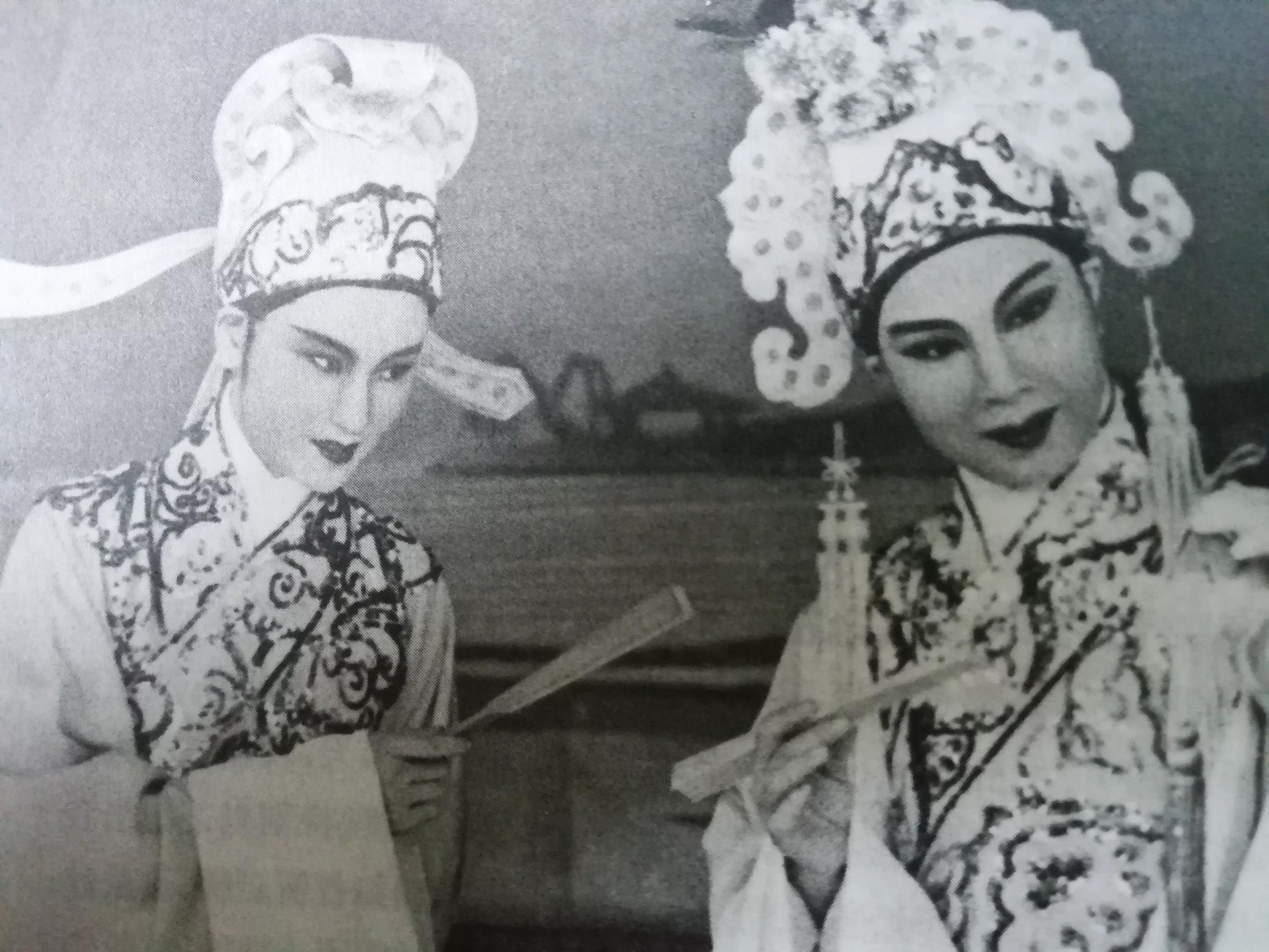 How does Xu Yulan "photograph" Wang Wenjuan as her stage partner? - iMedia