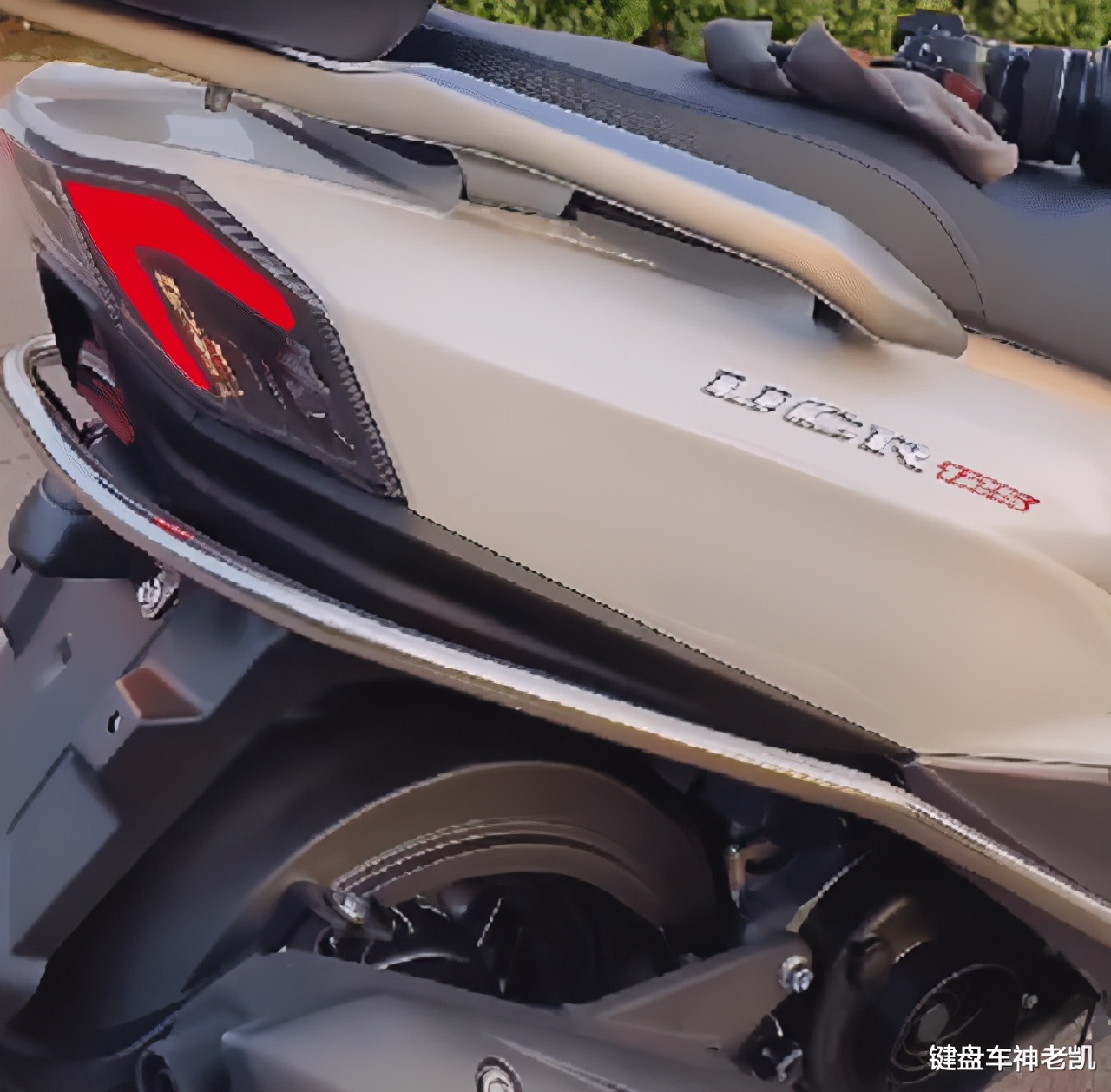 Haojue new pedal UCR125 real car exposed, LED reflective headlights, CBS linkage brake - iMedia