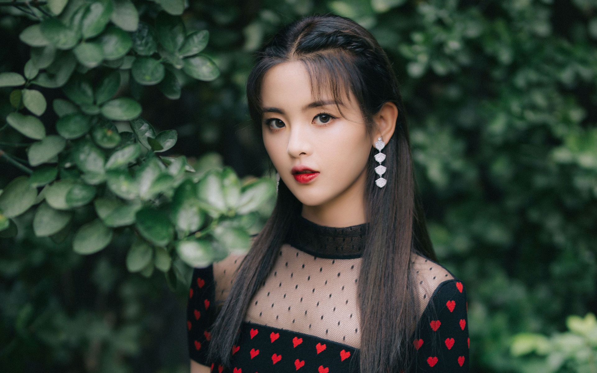 Entertainment Comments: Yang Chaoyue, Yang Mi, Jing Tian, Qin Junjie, Zhou Ye, Zhang Zifeng - iMedia