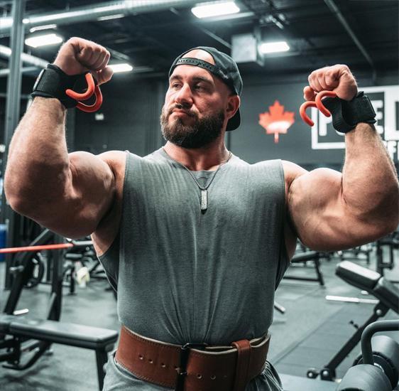 With a body weight of 128 kilograms, full muscle mass and perfect ...