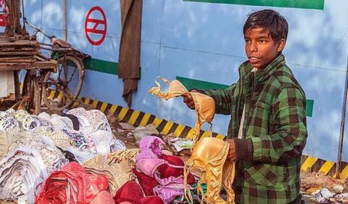 Why are men selling bras in India? - iMedia