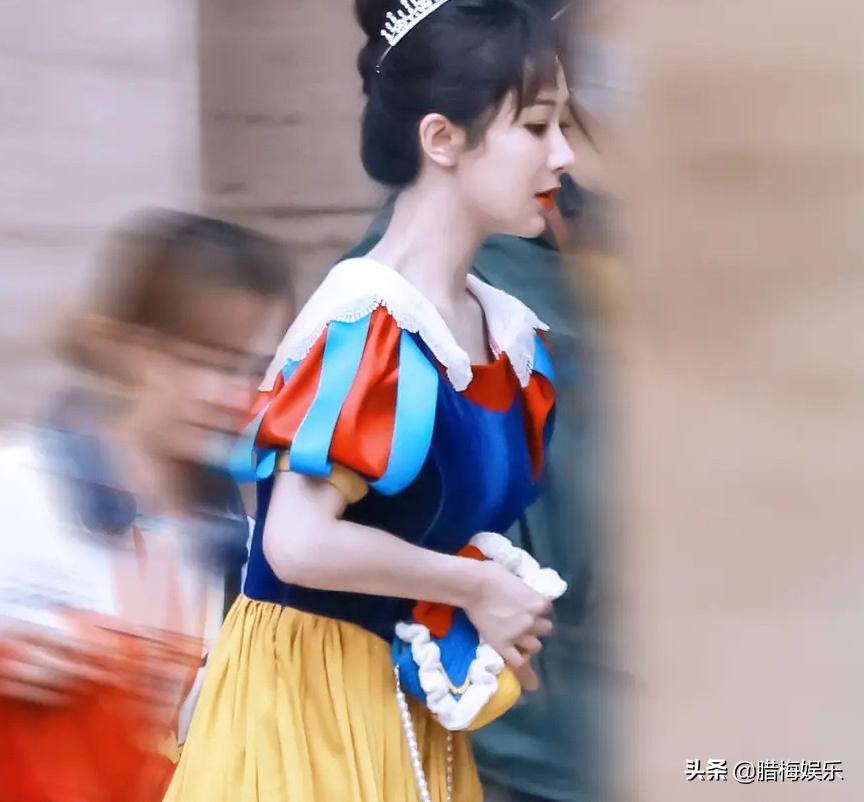 Yang Zi's Snow White model is on hot search, without the beauty filter ...