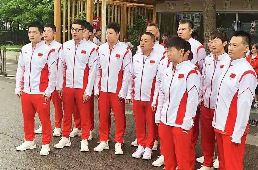 Guoping has set off for Japan!Liu Guoliang took a group photo at C ...