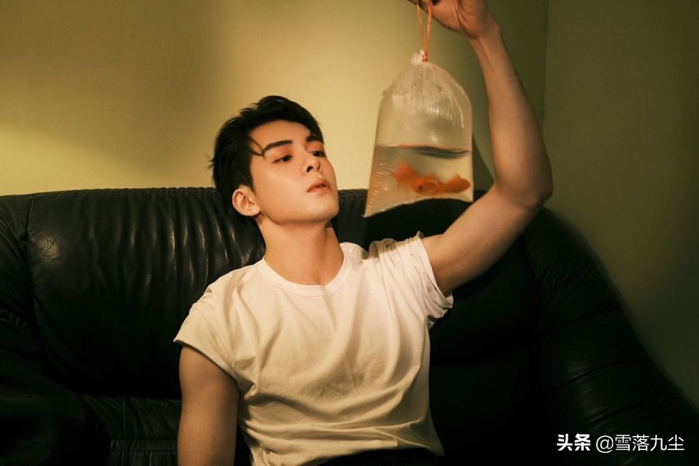 Handsome man Zeng Shunxi has handsome facial features and eye-catching ...