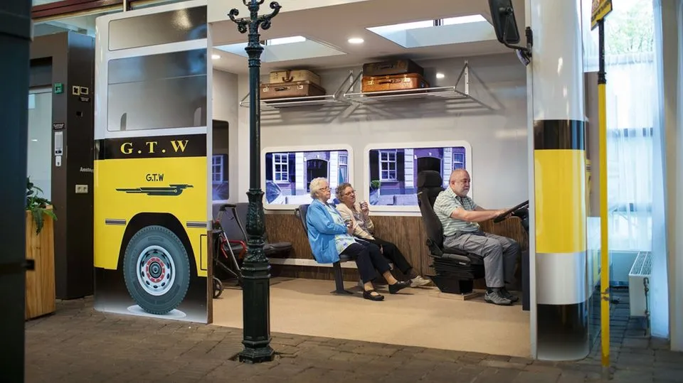 "Elderly Vision" set up fake bus stops in nursing homes?These countries ...