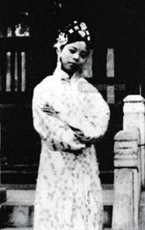 Puyi had five marriages, why did he have no children?It was related to ...