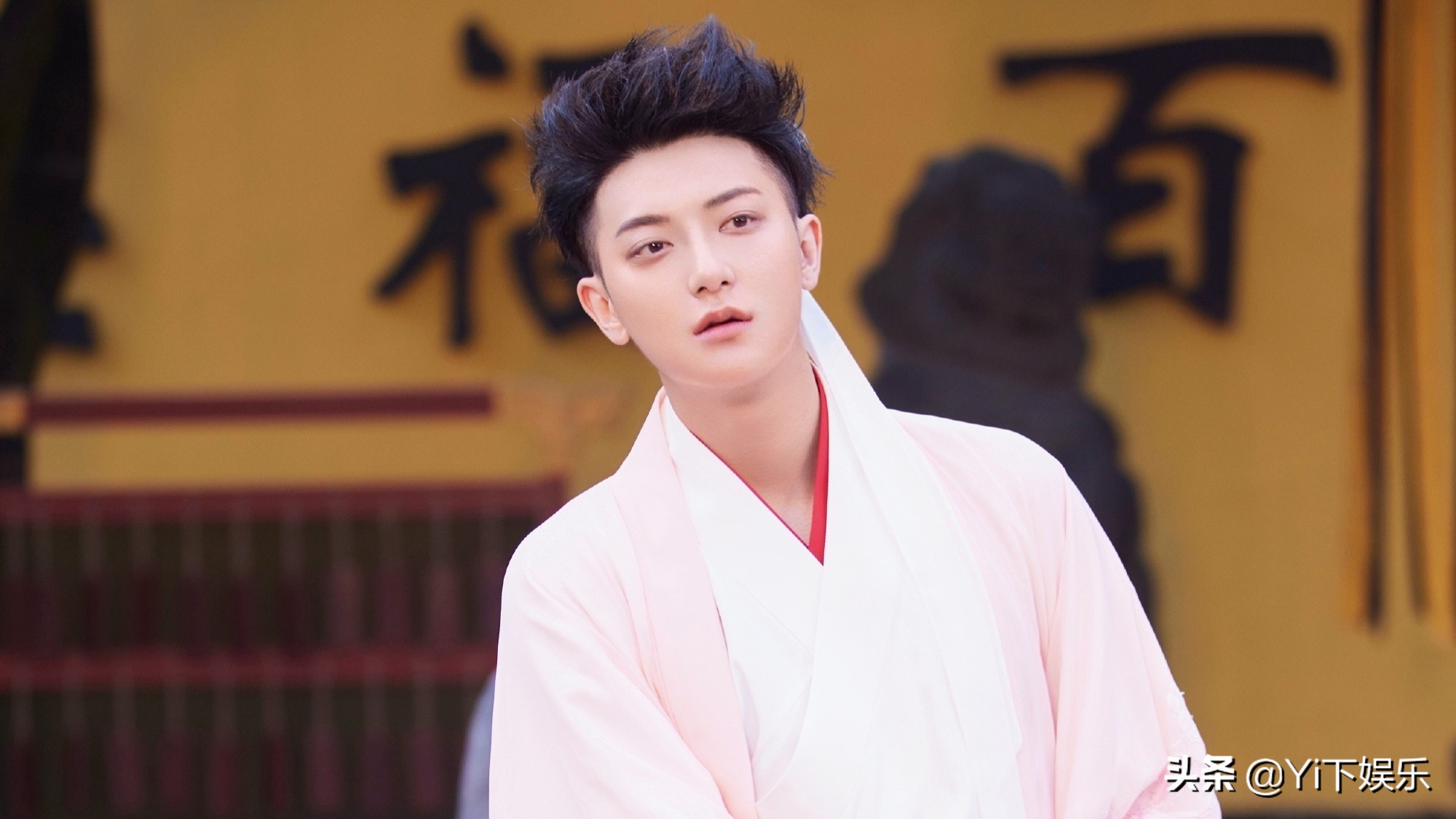 Huang Zitaoyun attended the wedding of his good brother Wang Yanlin and ...