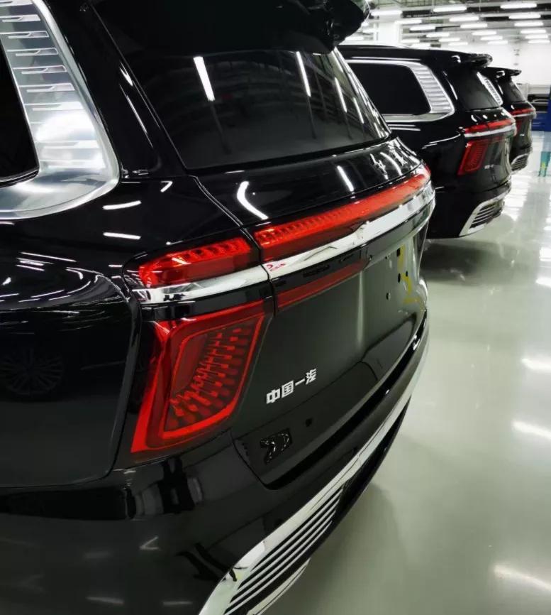 Is the size larger than Rolls-Royce Cullinan?Hongqi LS7 real car ...