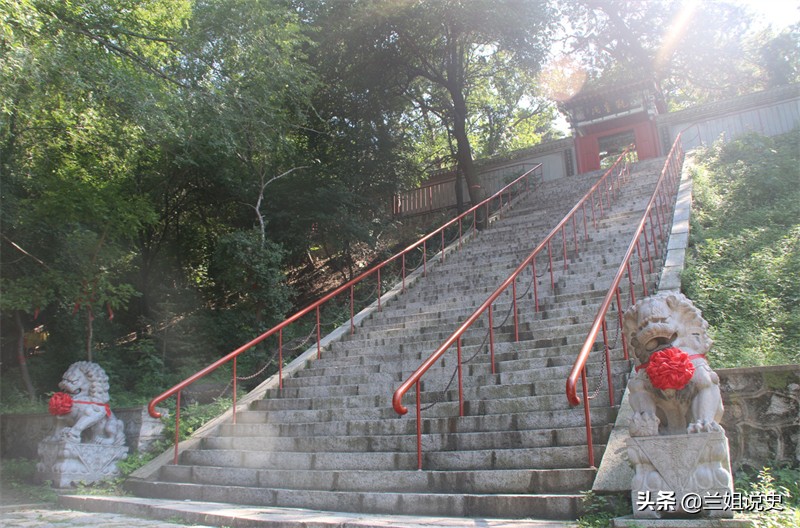 Qiding Longtan Temple in Kaiyuan City, a very famous Buddhist shrine in ...