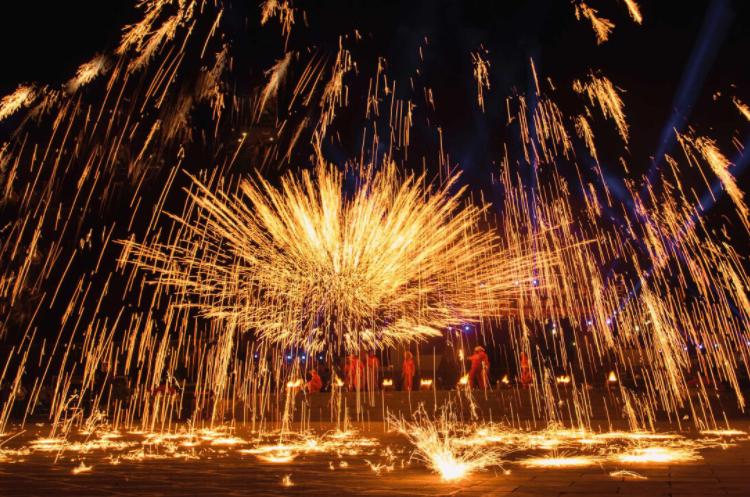 Have you seen fireworks made of gunpowder, have you seen fireworks made ...