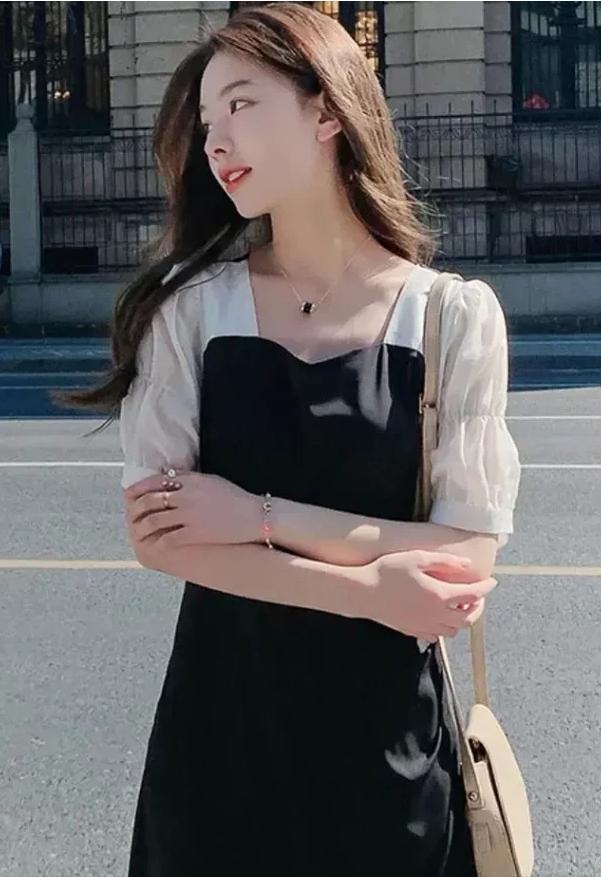 After Sun Ning became popular, he shot an ad and unbuttoned the three ...