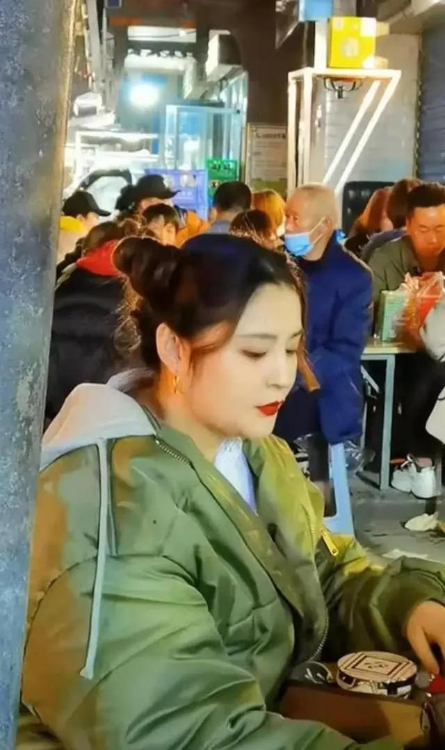 Is this fat girl Li Xinai from "Splendid Weiyang"?The face is rounder ...