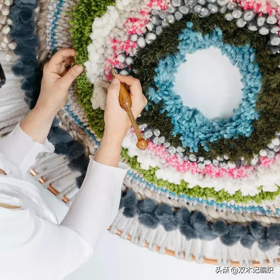With 130,000 fans, she just likes tapestries woven with wool. - iMedia