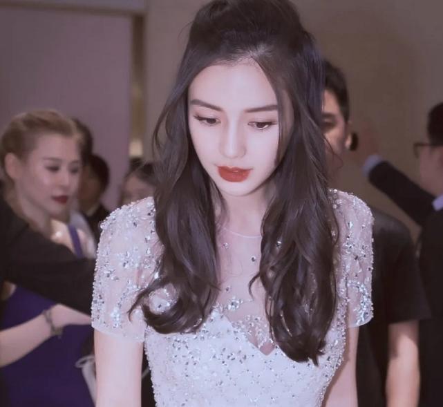 Angelababy filmed Reuters with obvious bandages on his face, sallow ...