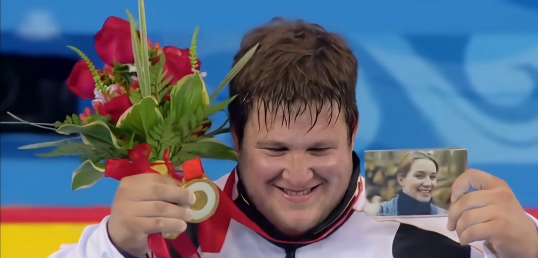 Weightlifting champion "Steiner", just to fulfill his wife's last wish ...