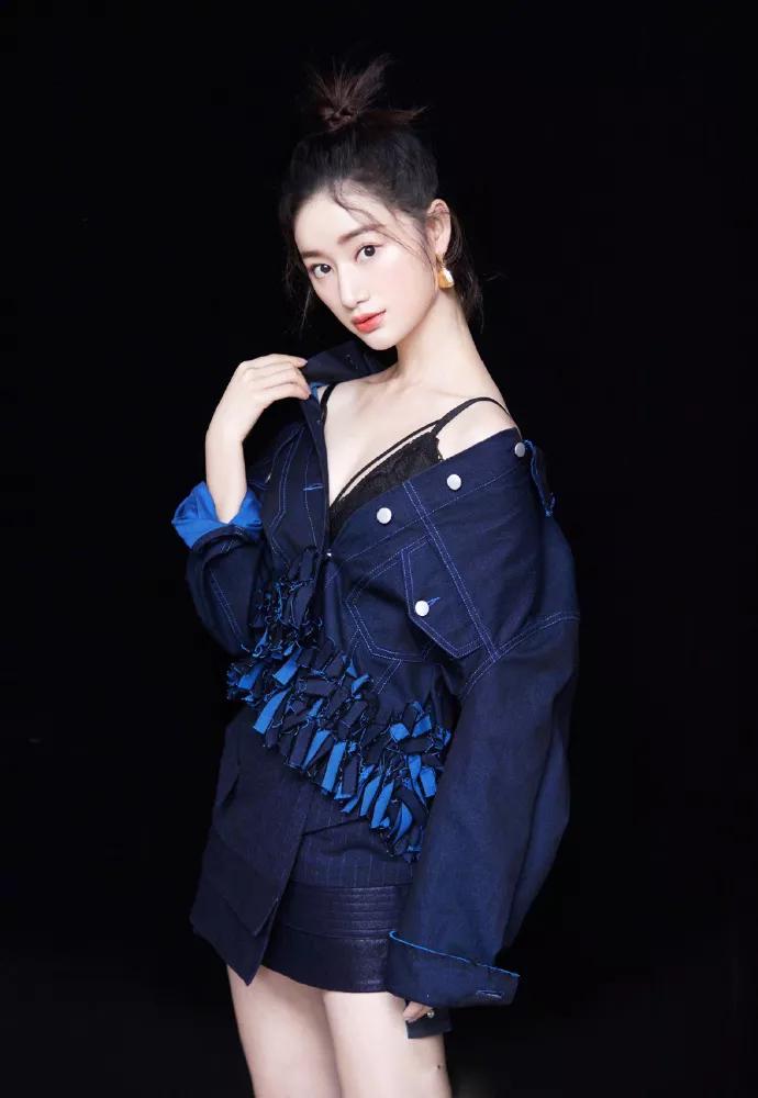 Guo Xiaoting, who looks like a flower like a jade, is young and ...