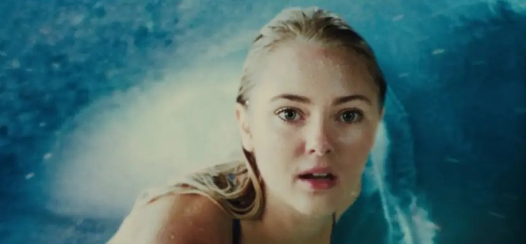 Adapted from a true story: Surfer girl was 14-year-old who was bitten ...
