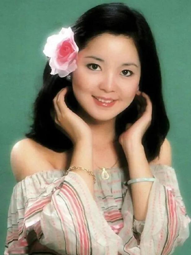 Teresa Teng (Taiwanese female singer) gave back to the society every ...