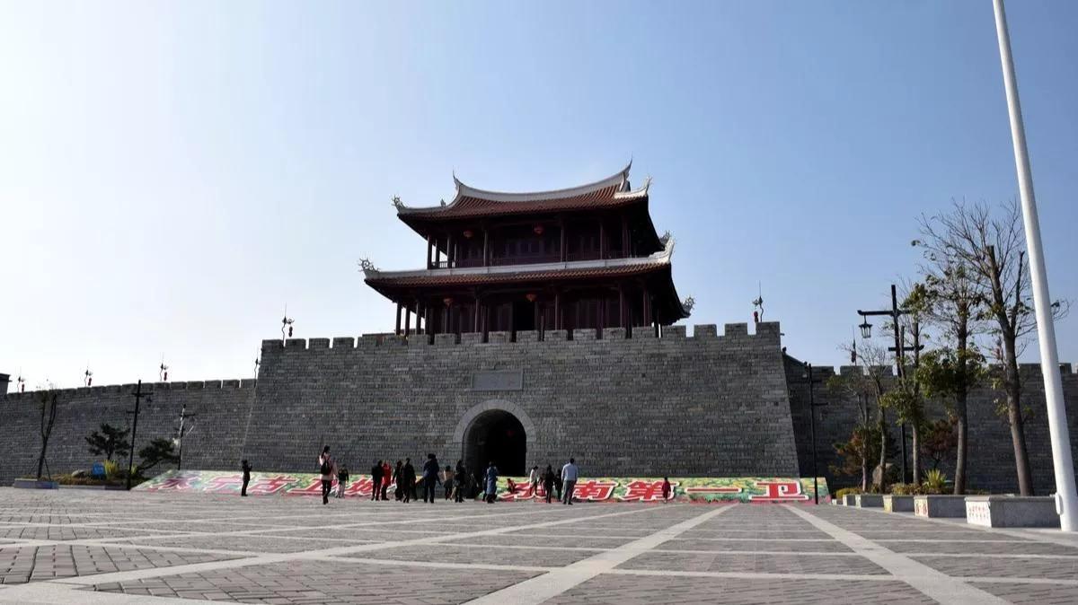 An ancient city of Yongning, leaving a simple farm life, with a sharp ...