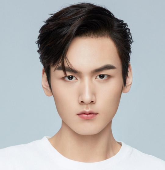 After Zhou Keyu made his debut in a group, his brother also signed ...