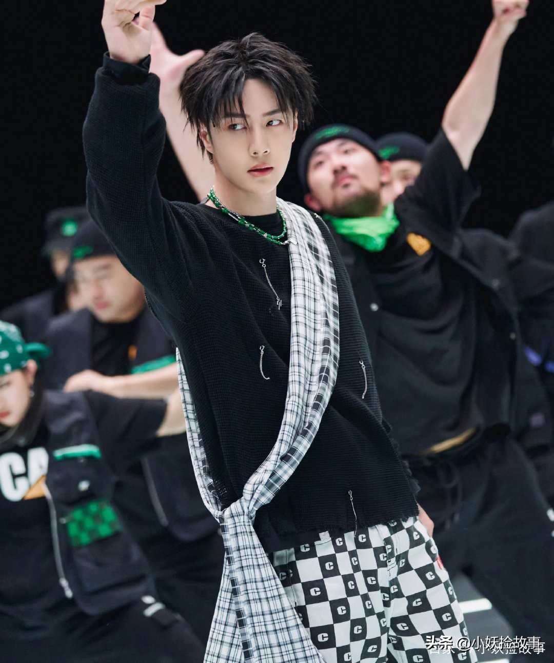 Wang Yibo dances on the chessboard, integrates dance into his soul ...
