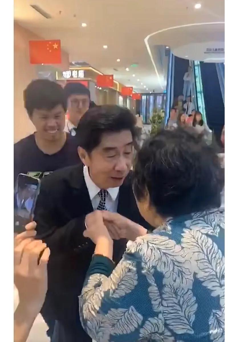 Funny actor Chen Guoqing, what is the former owner of the milk tea shop ...