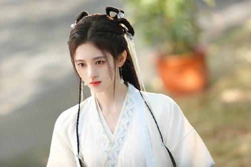 Ju Jingyi's Yan and Yang Chaoyue's Beauty - iMedia