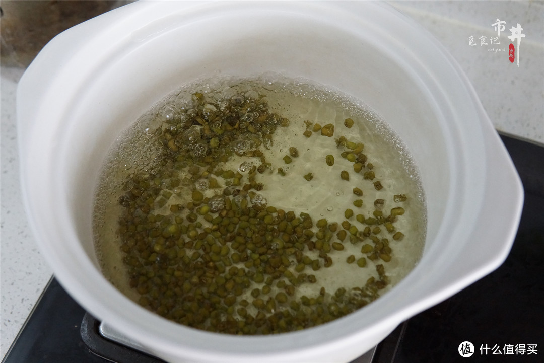 When cooking mung bean soup in summer, there is a big difference ...