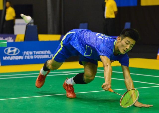 Badminton footwork learning on both sides: step, step right, left front ...