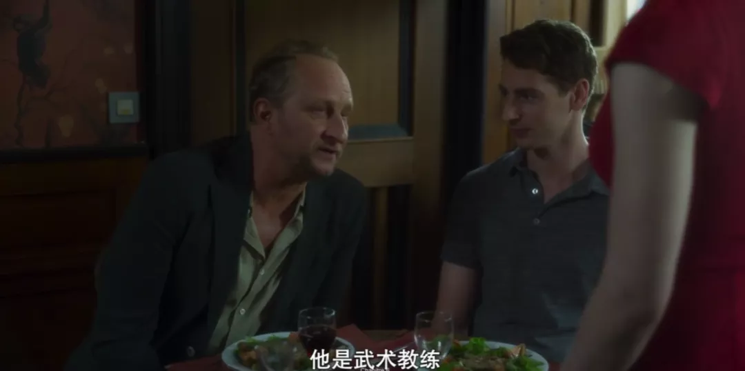 The adult version of "Snow White", this is too ruining your childhood ...