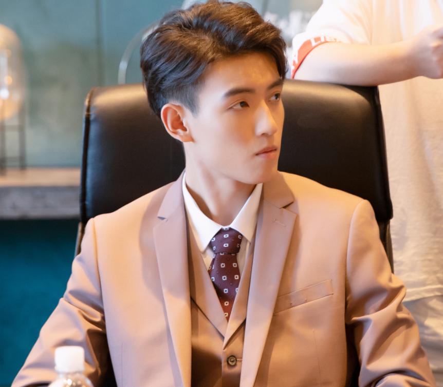 Cai Zhuoyi officially announced his first work, and his partner is ...