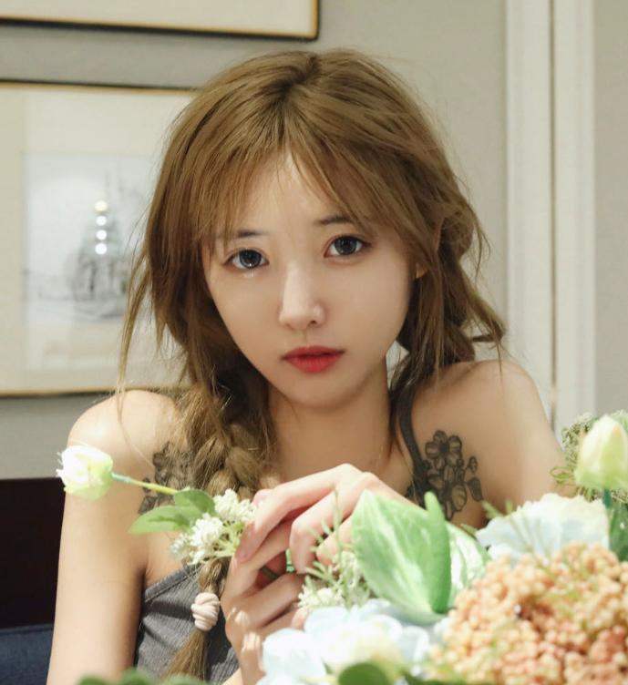 Yin Shihang's latest biographical picture was exposed. After looking at ...