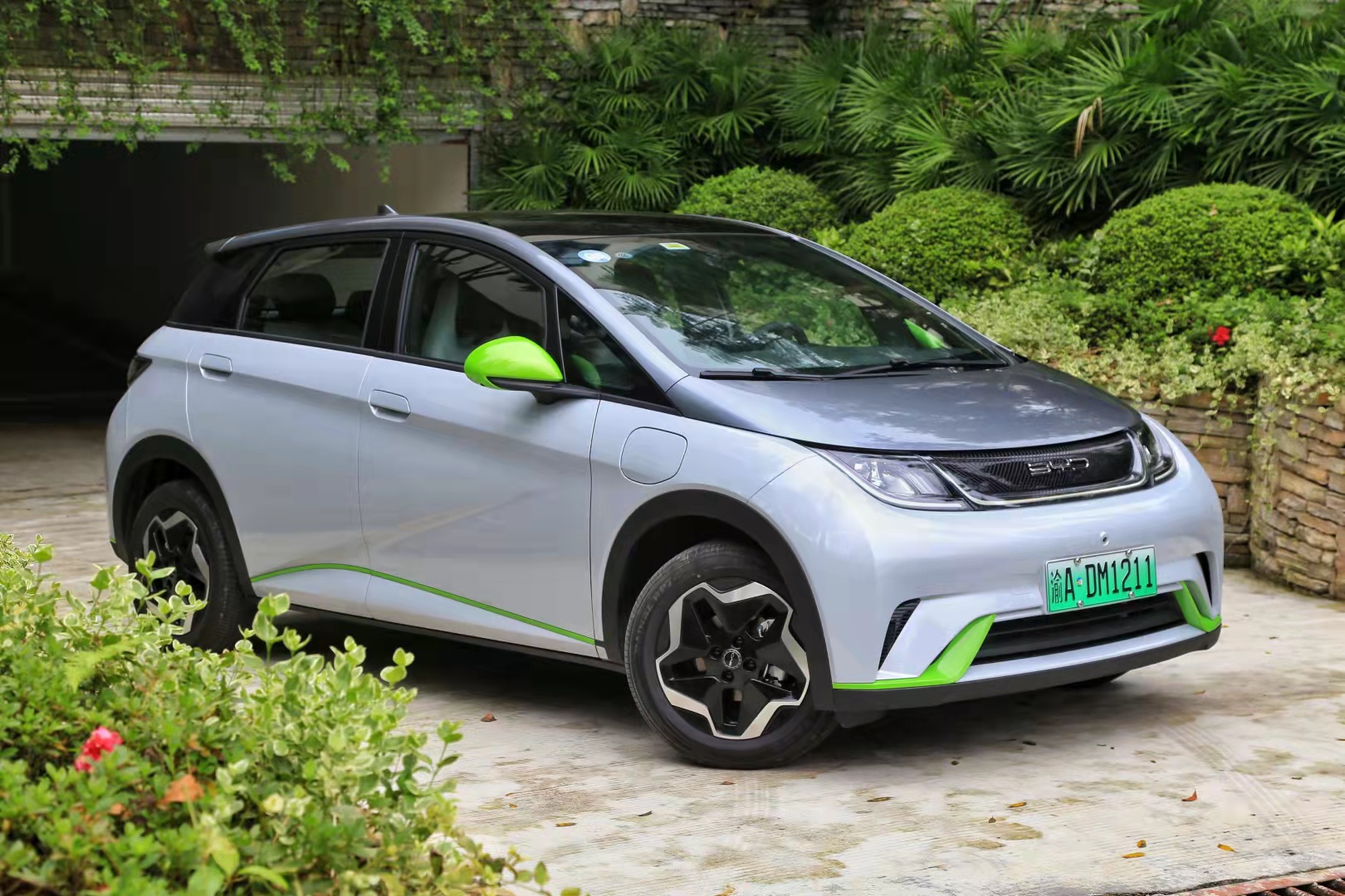 Test drive BYD Dolphin: Charging fast and powerful, a fashionable and ...