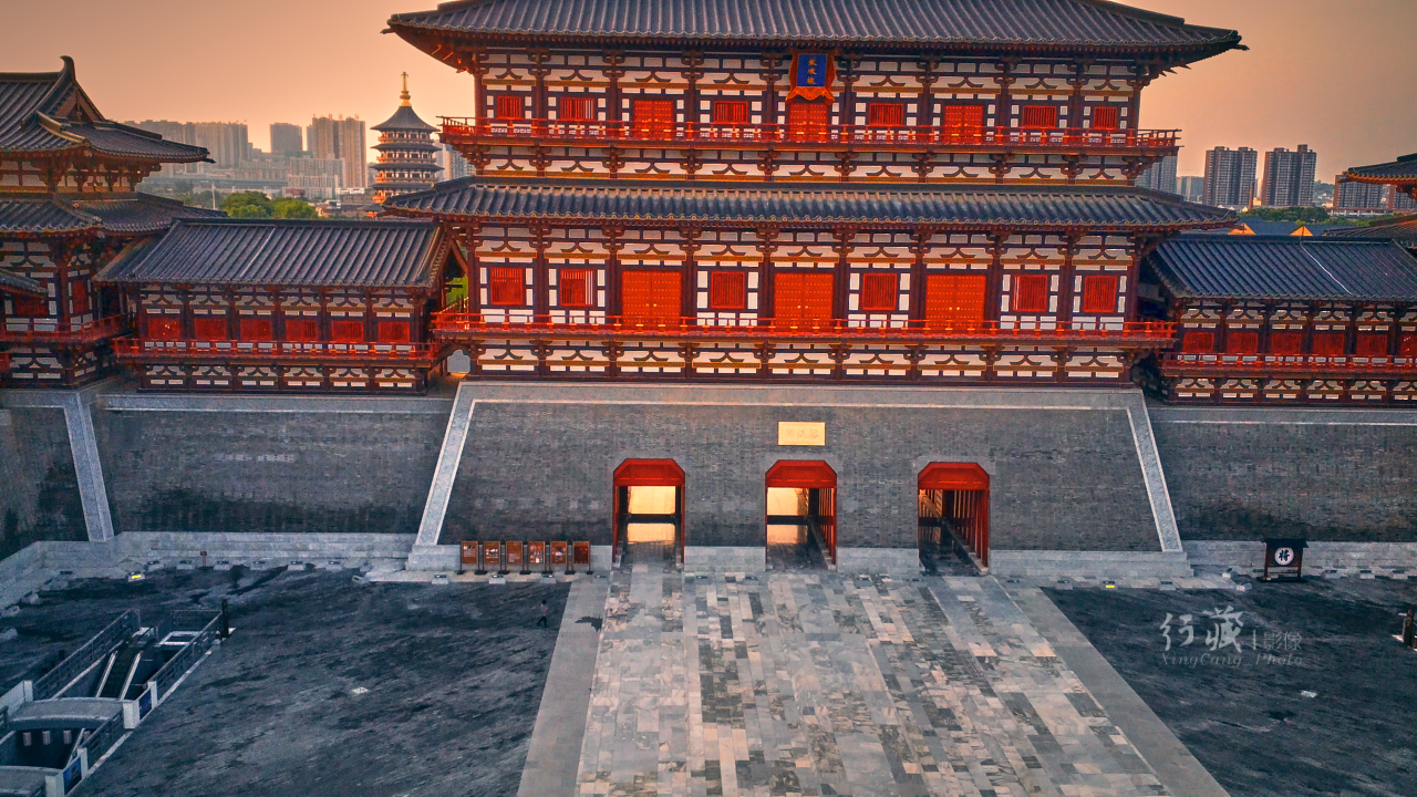 Yingtianmen sunset is shining obliquely, half of the high building is ...