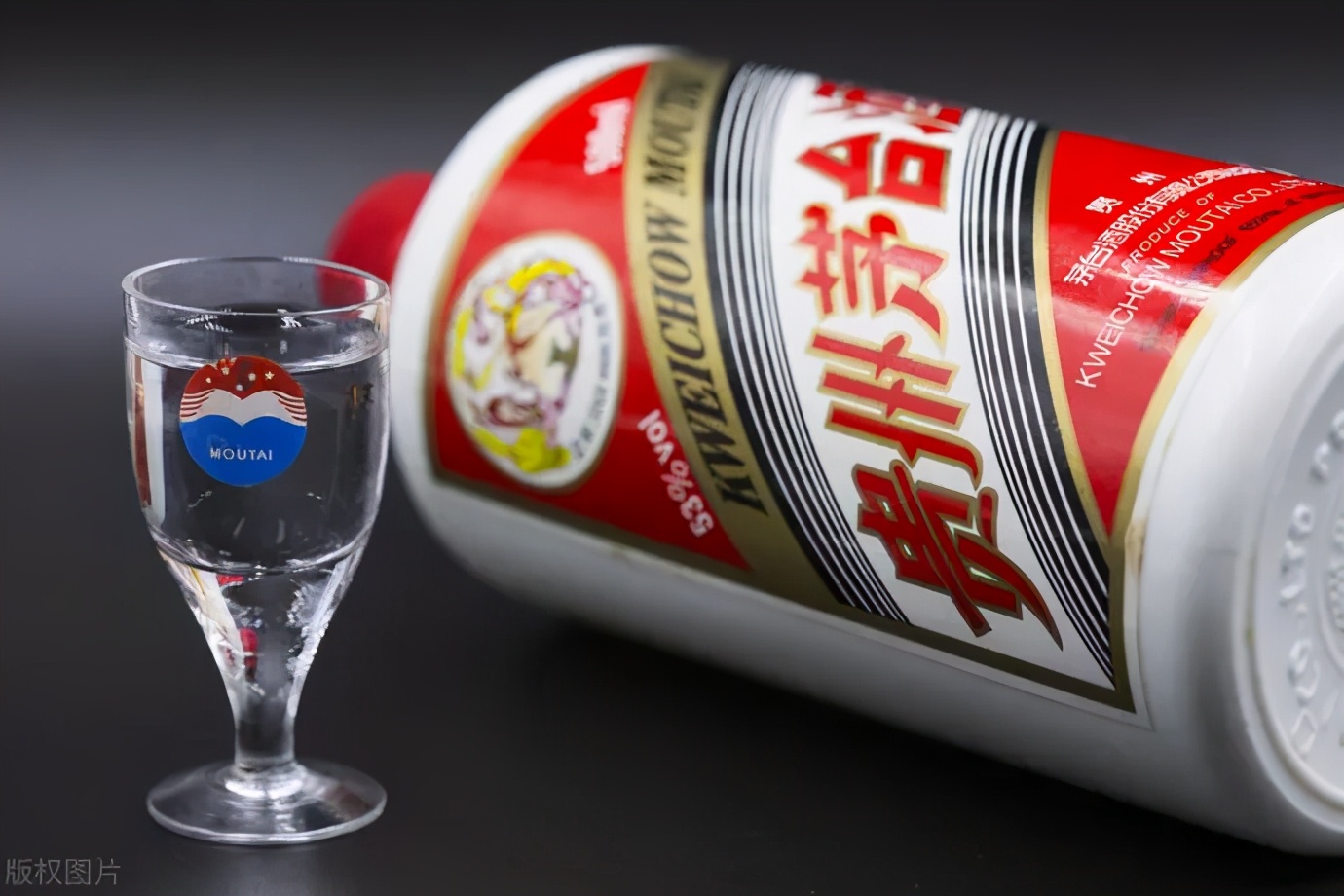 Moutai is given to small wine glasses, it's wrong to only use it for ...