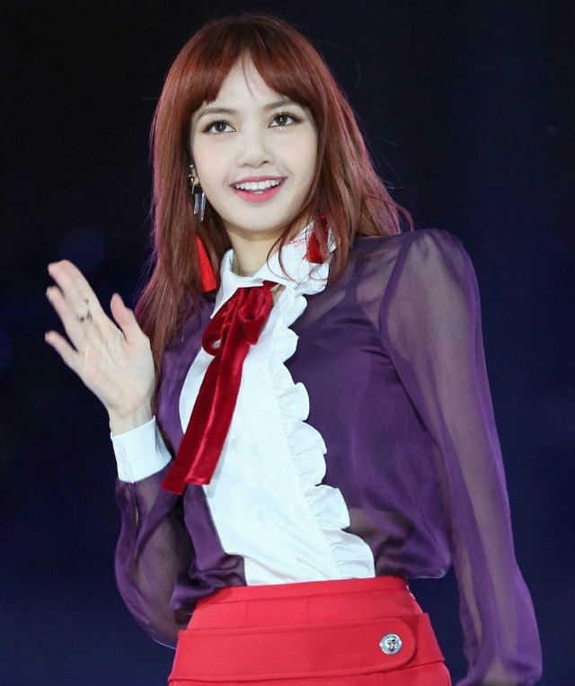 Why does Lisa always have bangs?After reading her "exposed forehead ...