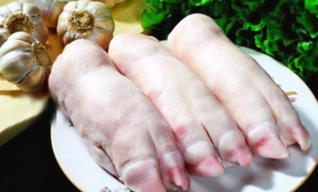When buying trotters, is it better to pick the front foot or the back ...