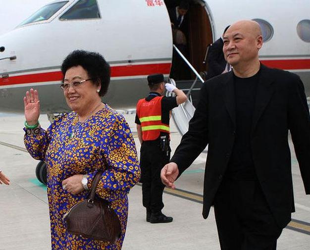 "Tang Monk" Chi Zhongrui made a rare appearance and brought his 80-year ...