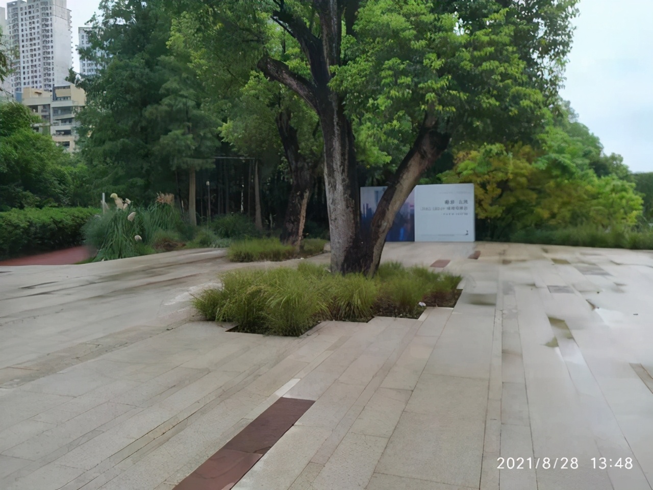 Red Rock Park of Chengdu Luhu Ecological City - iMedia