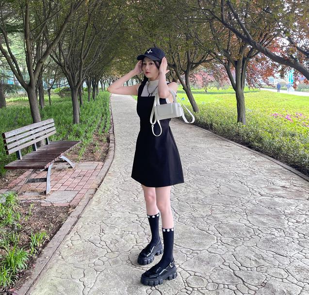 Bailu can really wear it!Sweet and cool girl with braided braids and a ...