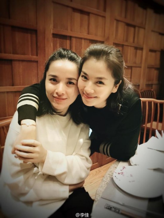 A recent photo of Jin Dong's wife Li Jia. Li Jia had been married for ...