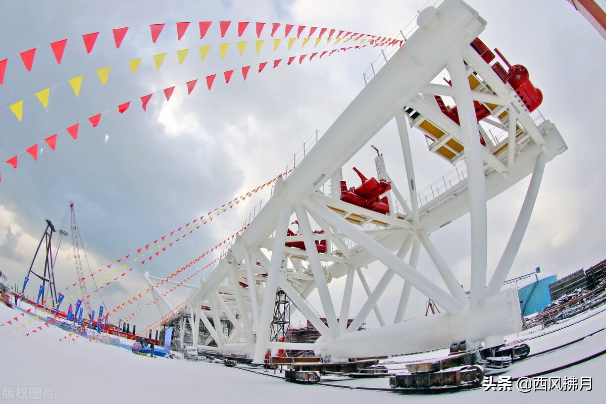 The world's first fully electric self-driving cargo ship was put into ...