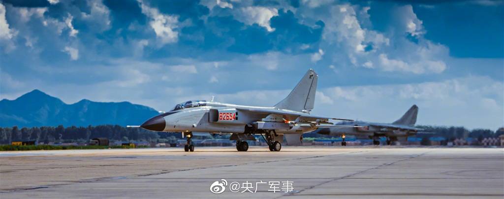 The actual combat flavor is heavy!F-11B equipped with electronic ...