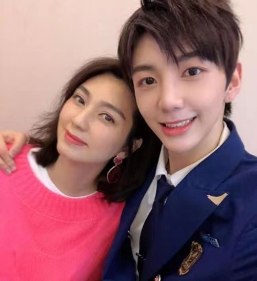 50-year-old Hong Xin is not very old, she has a slender figure, which ...