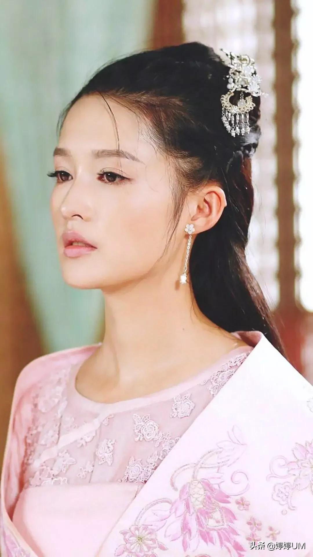 Li Qin, sexy and charming, hot body, beautiful appearance, good-looking ...