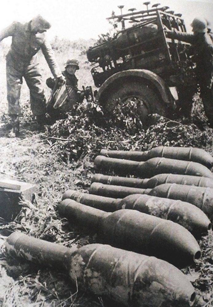 The sWG40 and sWG41 simple rocket launchers of the German artillery of ...